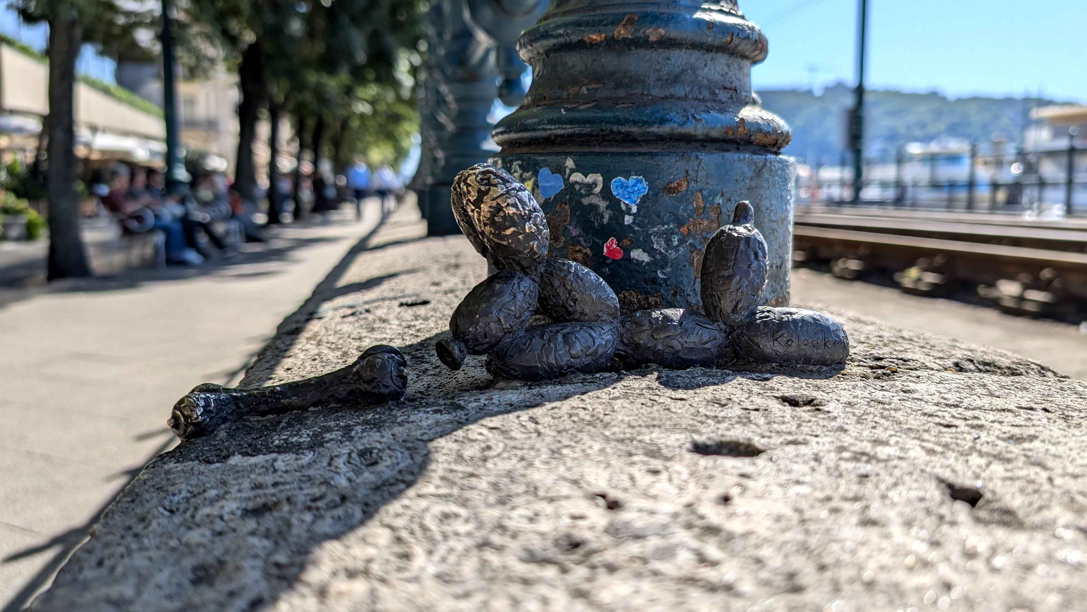 Hunting for Kolodko’s Mini-Statues in Budapest – Trespasser-on-Earth
