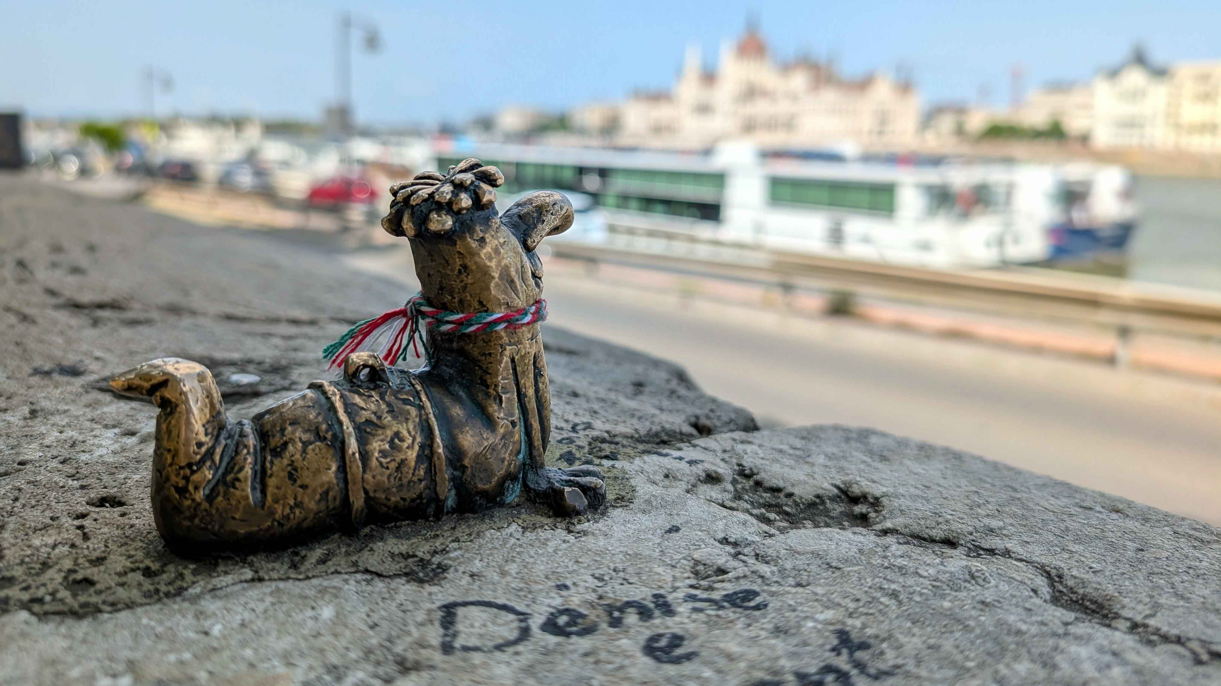 Hunting for Kolodko’s Mini-Statues in Budapest – Trespasser-on-Earth